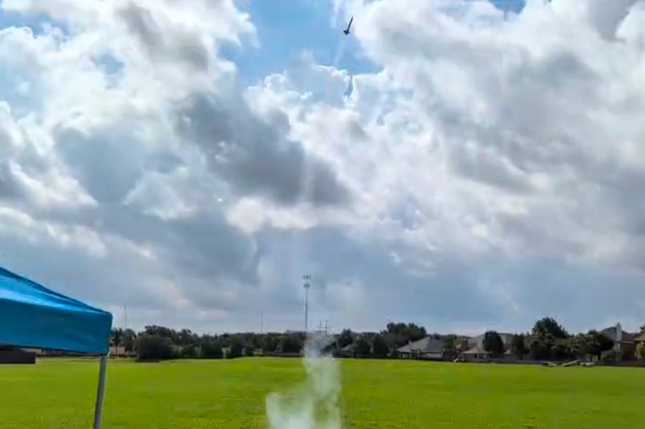 How does fin shape and structure affect a rocket's trajectory? | Polygence